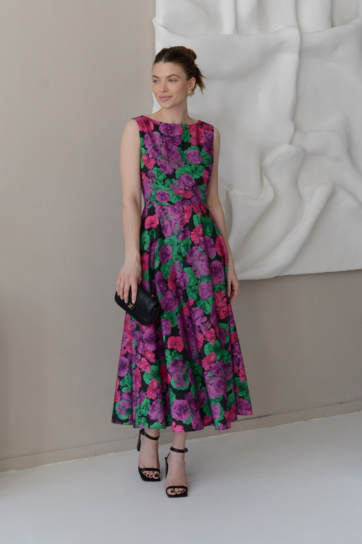 Приталенное миди платье из бархата с расклешенной юбкой и карманами ...