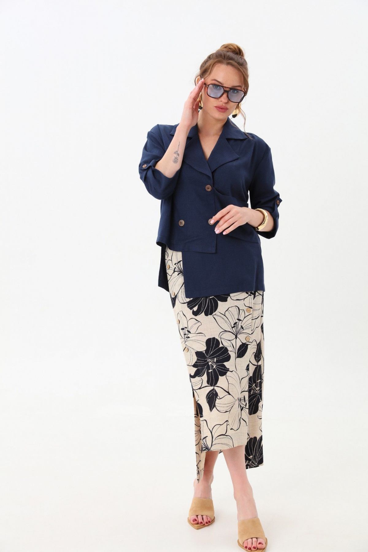 NikVa 972-2 индиго+песочно-синие лилии | Женский костюм NikVa купить за 11524₽